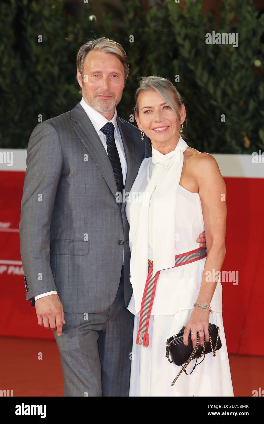 Another round mads mikkelsen hi-res stock photography and images - Alamy