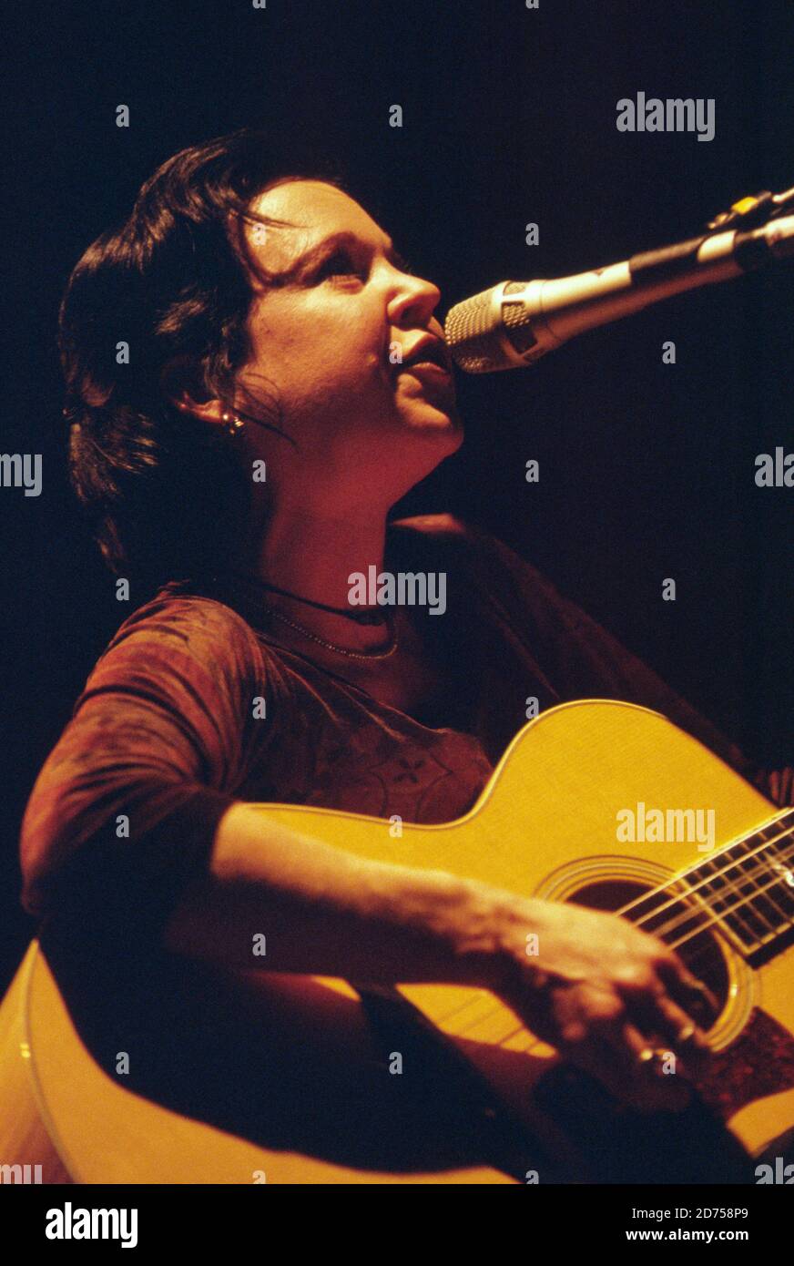 Singer of the bush hi-res stock photography and images - Alamy