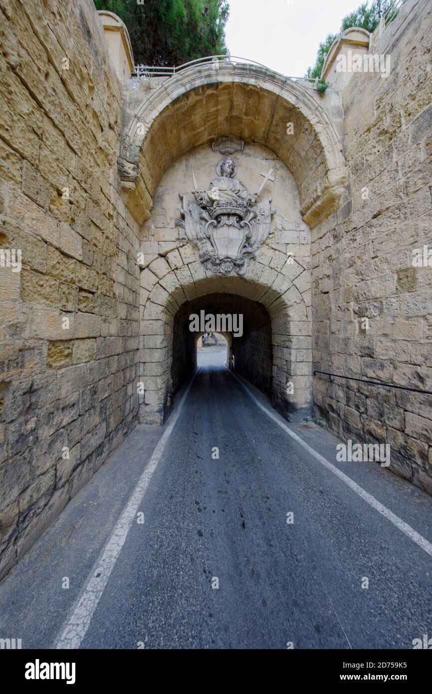 Għarreqin Gate (leading to the Greek Gate), a side entrance to Imdina ...