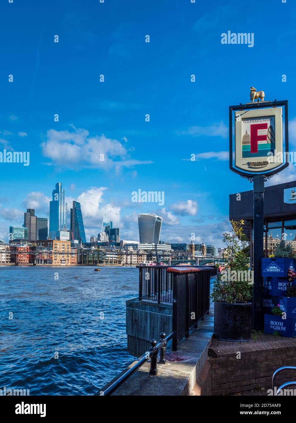 The Founder's Arms London Southbank - Modern glass-fronted riverside ...