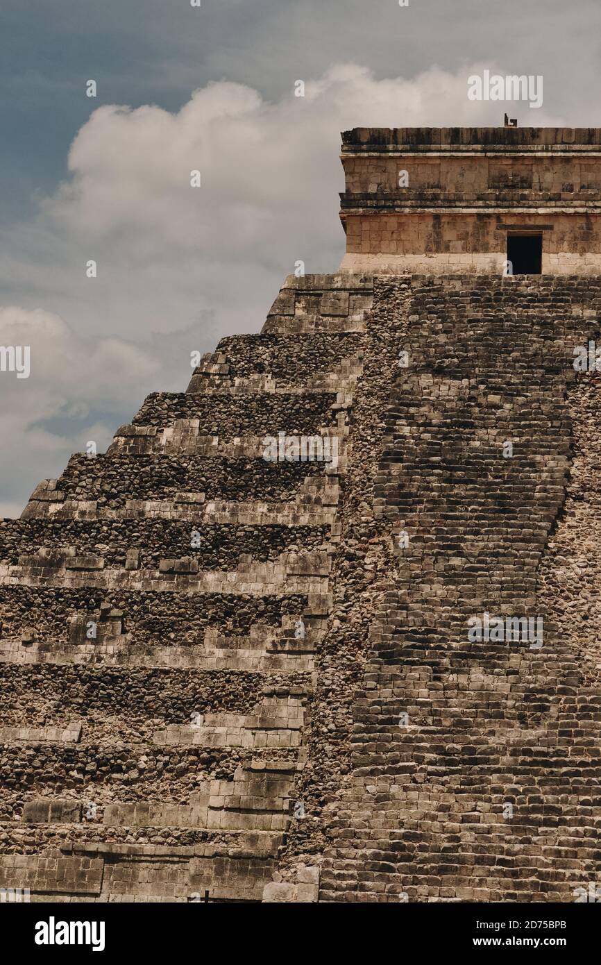 Chichen Itza pyramid Stock Photo - Alamy