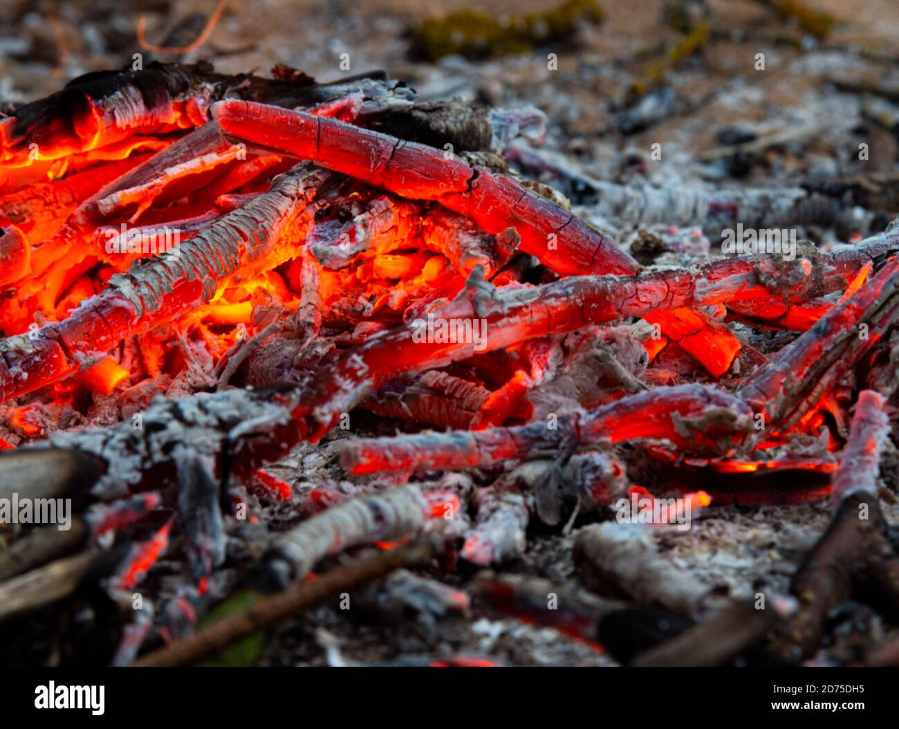 Hot red coals in oven hi-res stock photography and images - Alamy