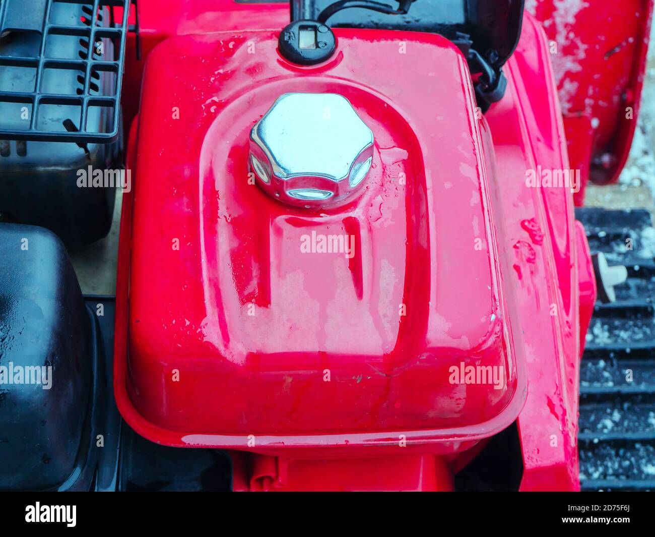 Wet gas tank hi-res stock photography and images - Alamy