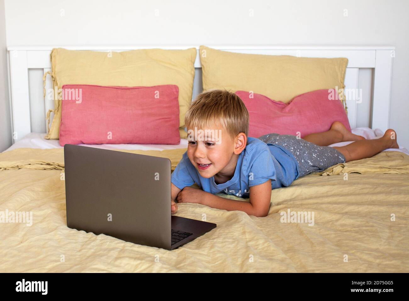 Surprised boy looking computer monitor hi-res stock photography and ...