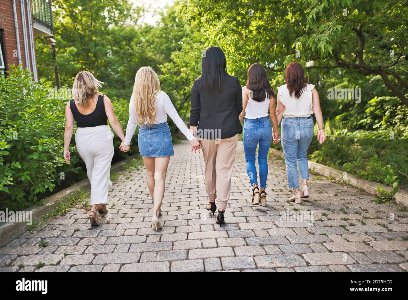 College girls party hi-res stock photography and images - Alamy