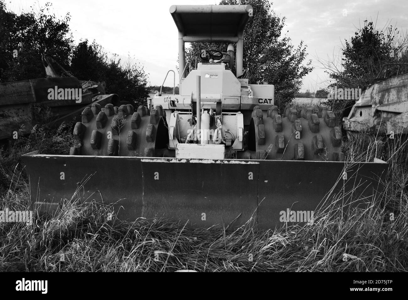 Abandoned excavating equipment hi-res stock photography and images - Alamy
