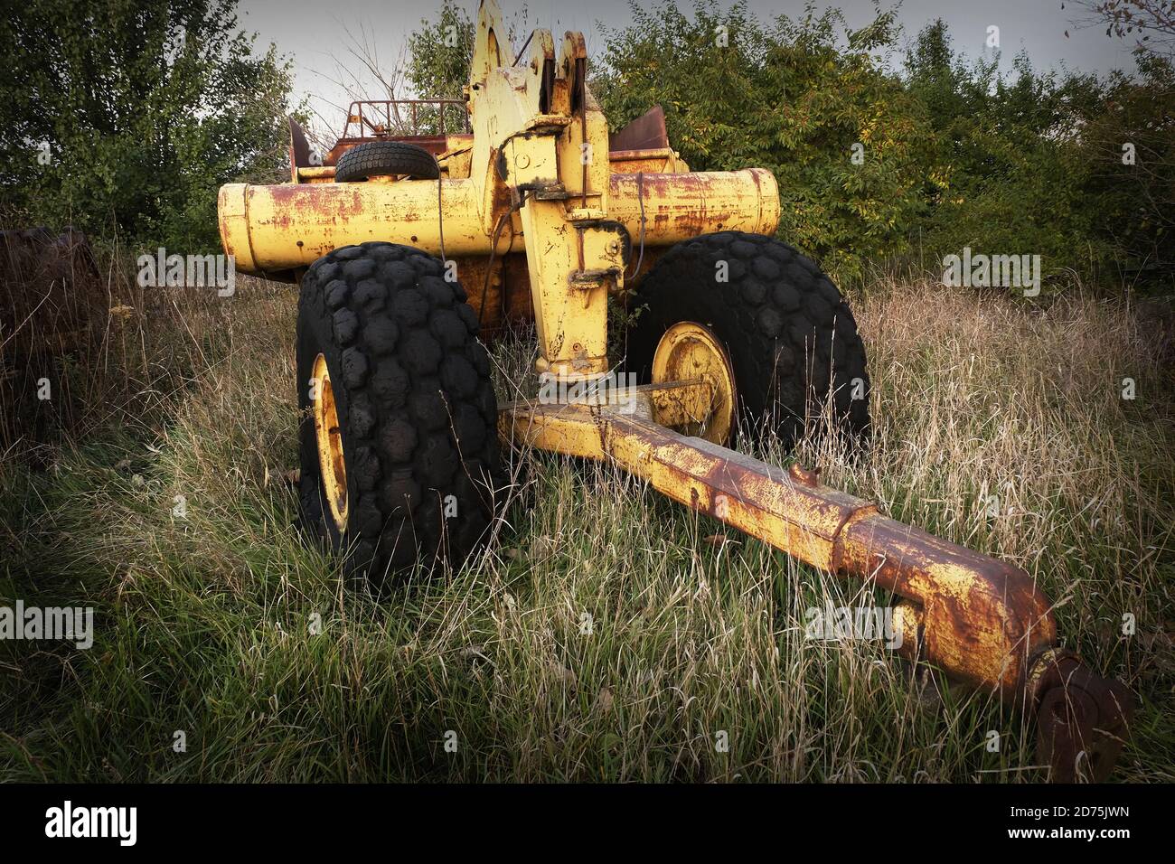 Abandoned heavy equipment hi-res stock photography and images - Alamy