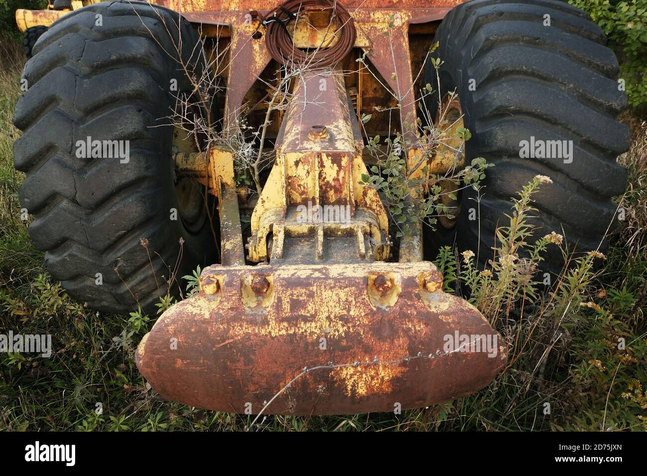 Abandoned heavy equipment hi-res stock photography and images - Alamy