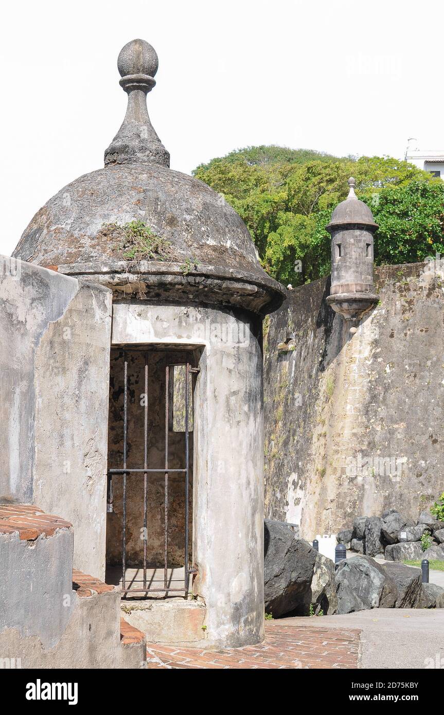 Castillo san cristobal puerto box hi-res stock photography and images ...