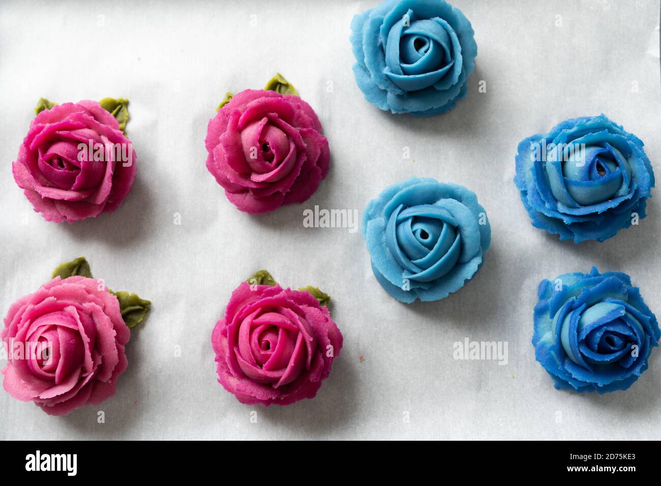 Blue and red rose flower mooncake Stock Photo - Alamy