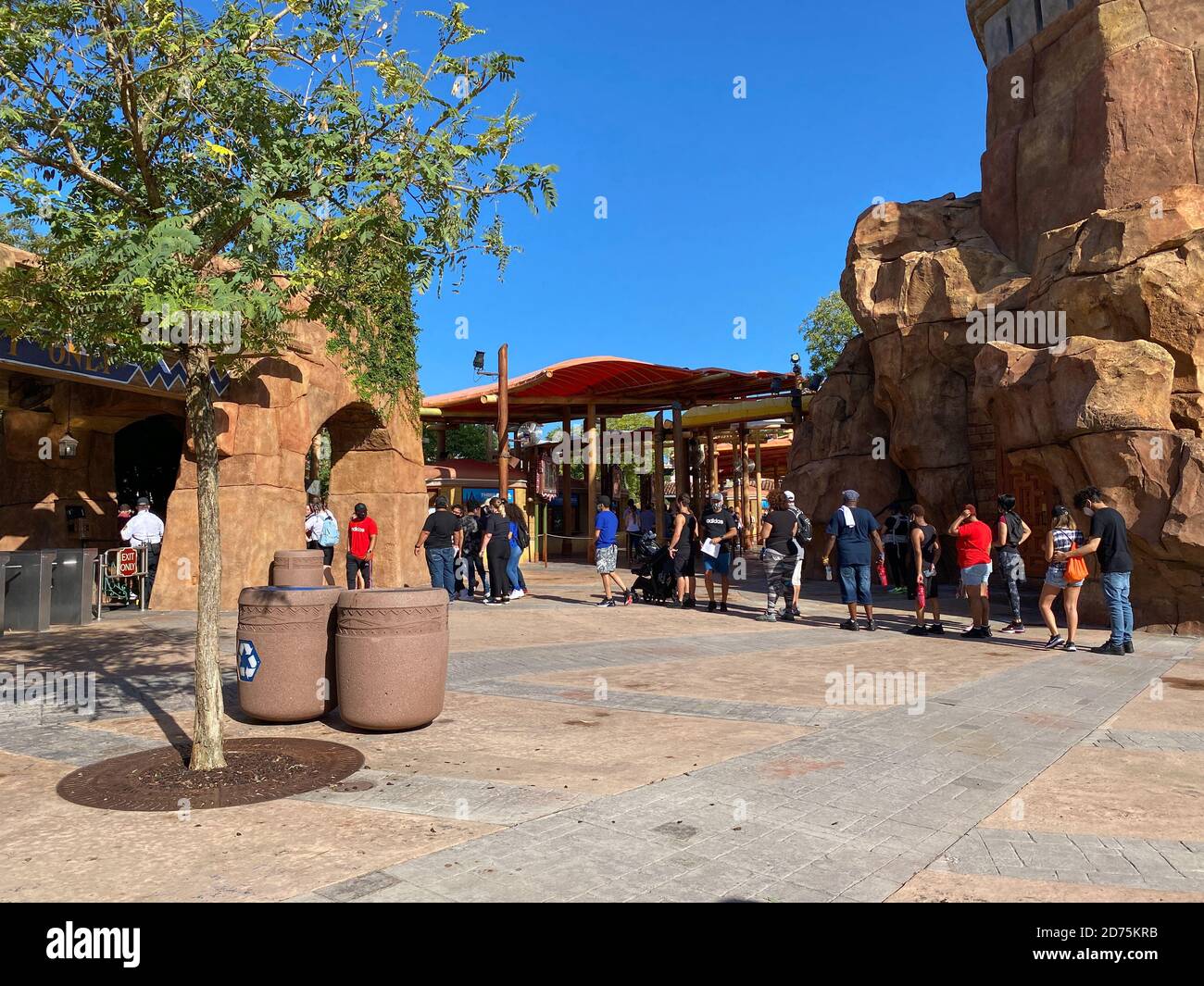 Theme park queue hi-res stock photography and images - Alamy