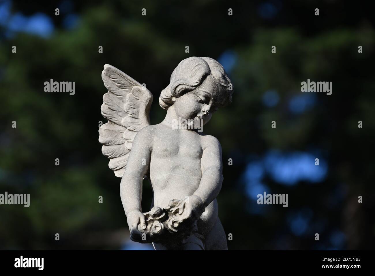 Cherub statue hi-res stock photography and images - Alamy
