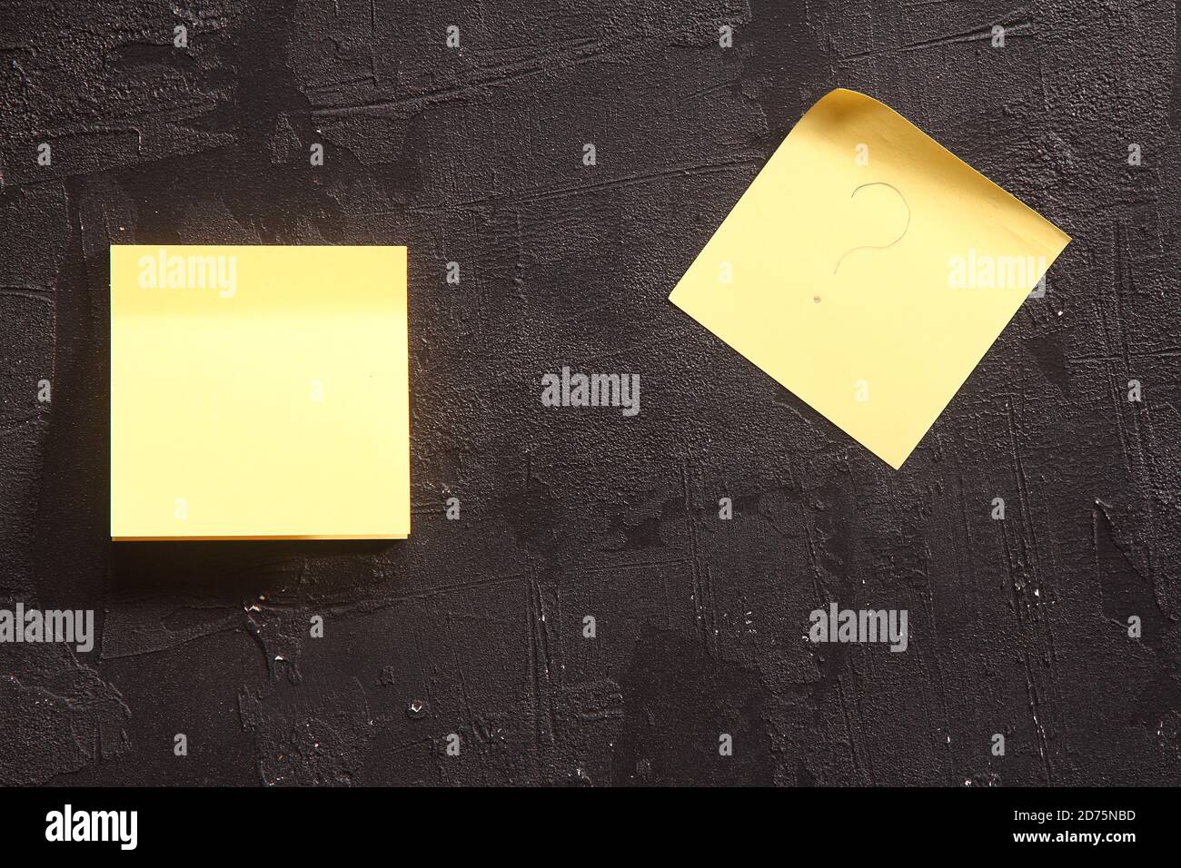 yellow sticky note on wall Stock Photo - Alamy