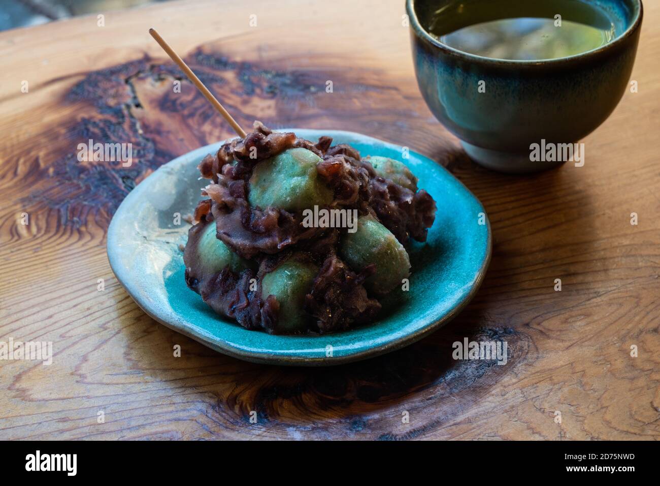 Dango, a type of Japanese sweet rice dumpling, next to green tea Stock ...