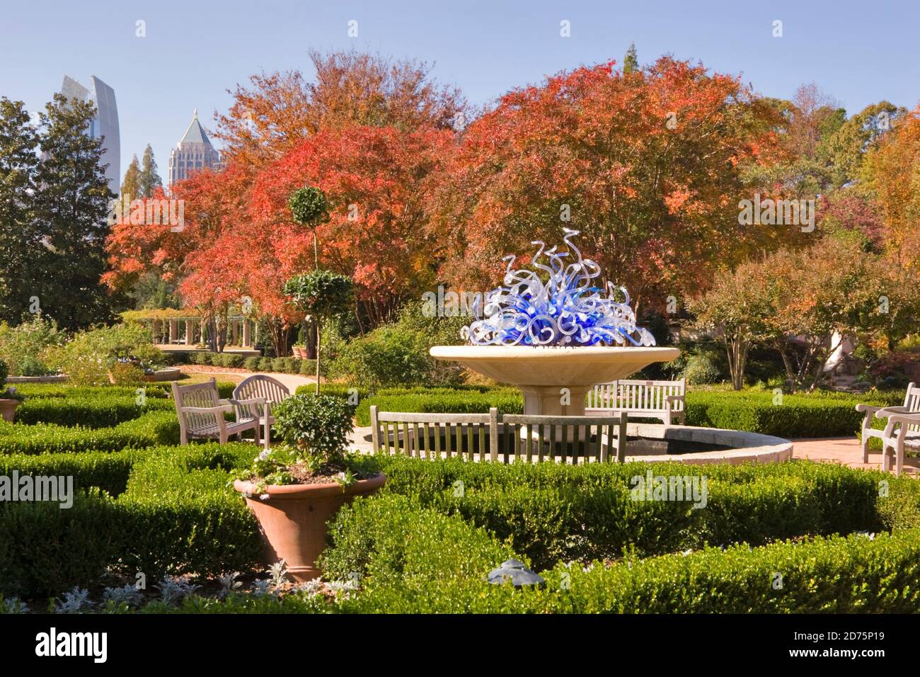 Chihuly glass sculpture fountain at Atlanta Botanical Gardens with ...