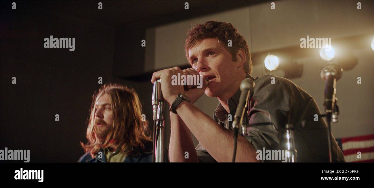 THE TRIAL OF THE CHICAGO 7, right: Eddie Redmayne as Tom Hayden, 2020 ...