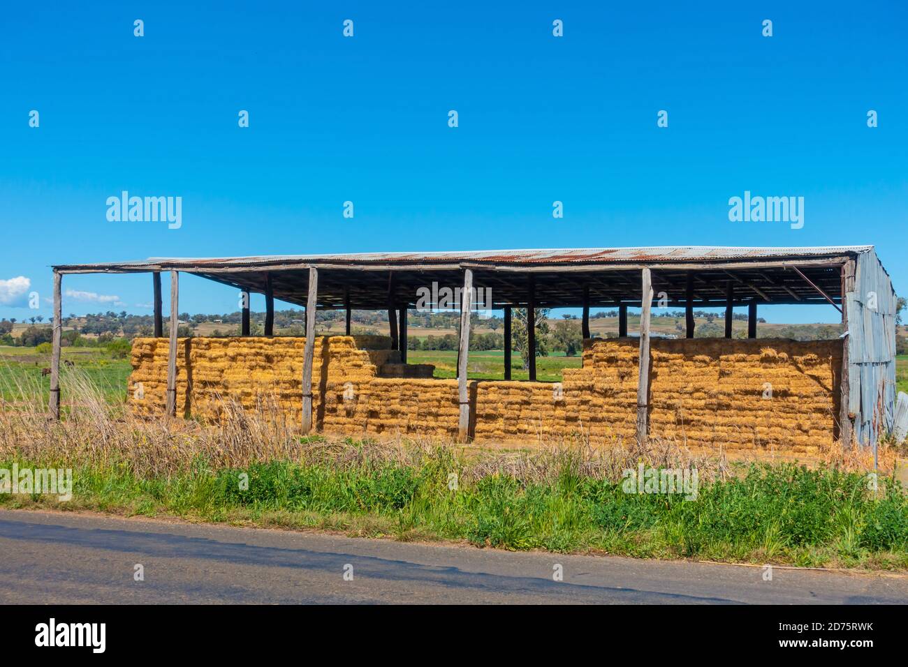 Old farm shed hi-res stock photography and images - Alamy