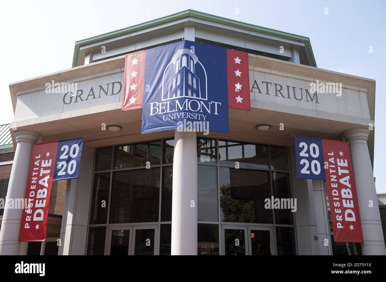 Curb event center hi-res stock photography and images - Alamy