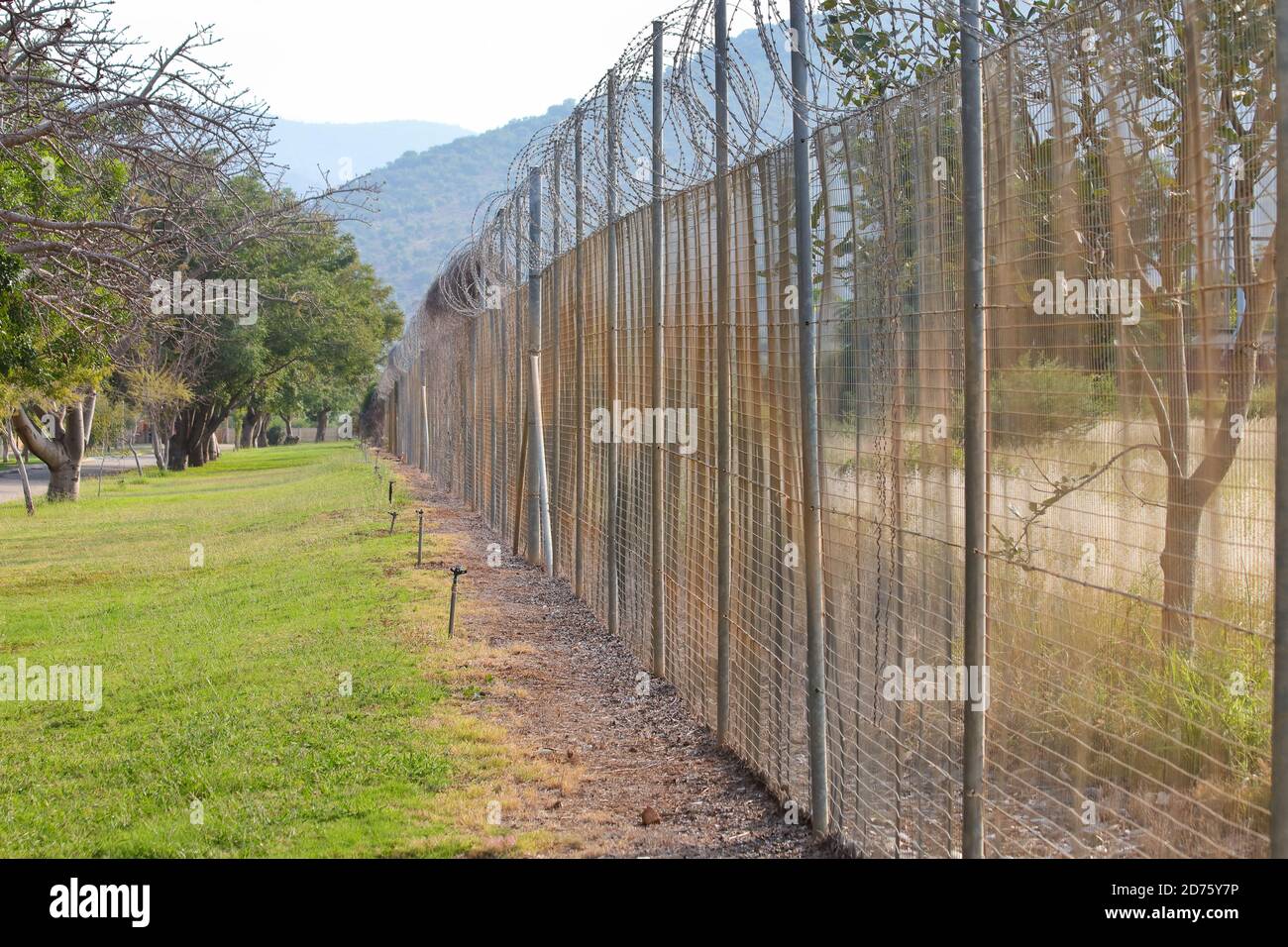 Perimeter security fence hi-res stock photography and images - Alamy