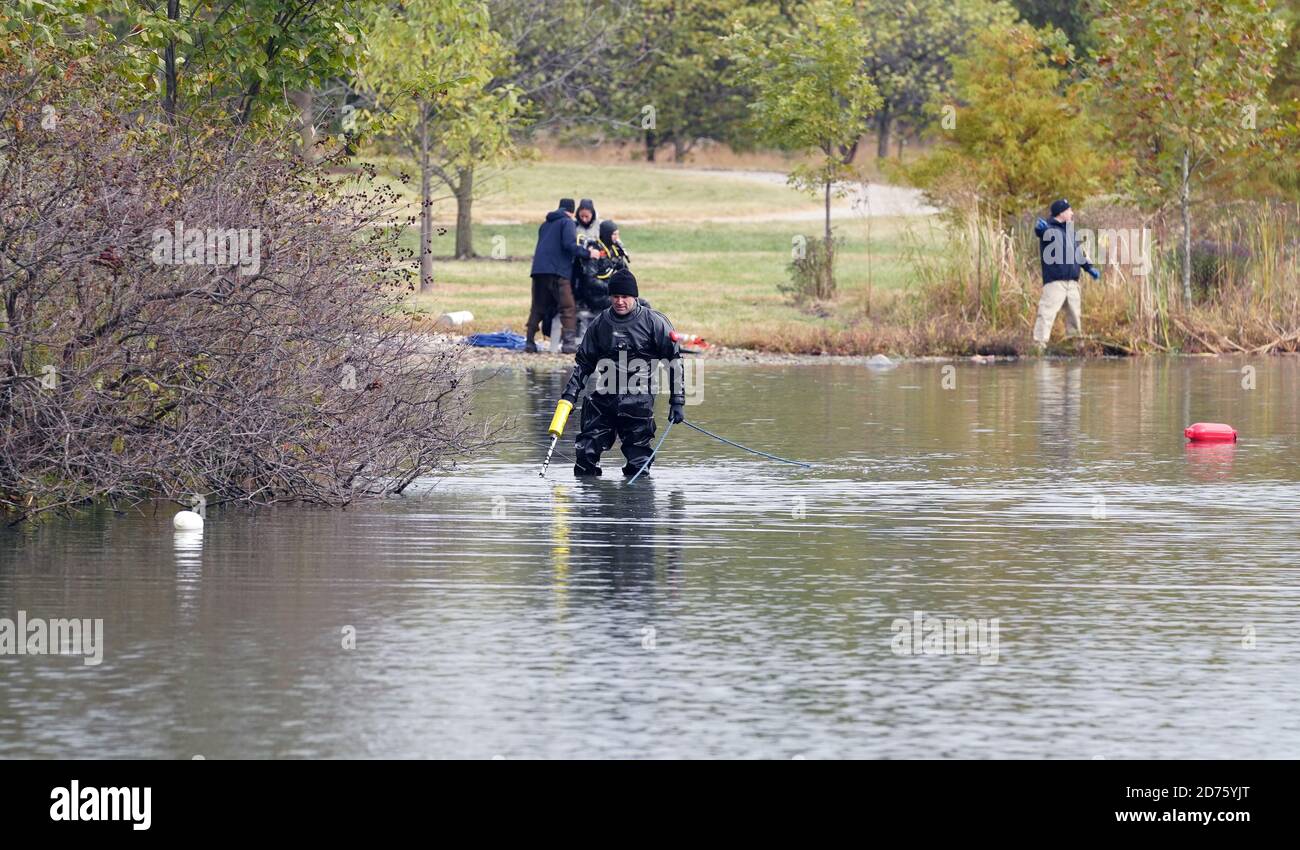 St. Louis, United States. 20th Oct, 2020. FBI divers search the waters ...