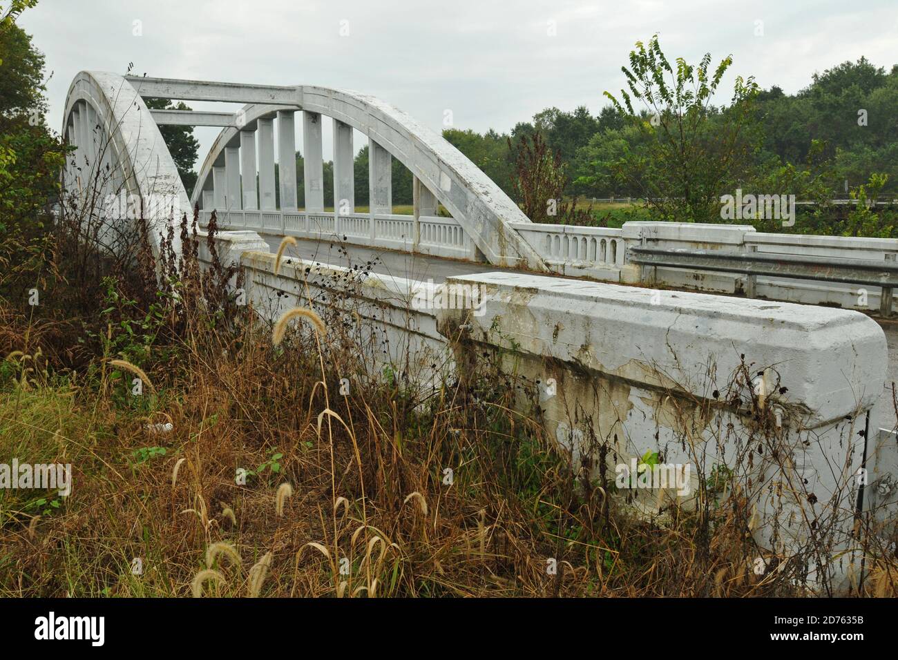 Marsh rainbow arch bridge hi-res stock photography and images - Alamy