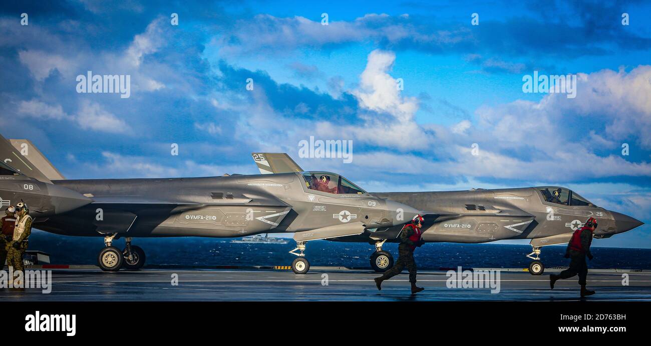 Marines with Marine Fighter Attack Squadron (VMFA) 211 taxi F-35B ...