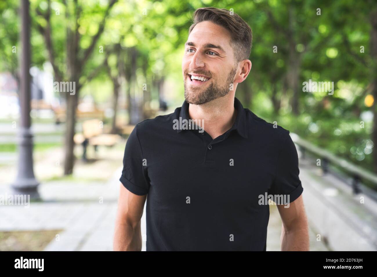 Sun on face city hi-res stock photography and images - Alamy