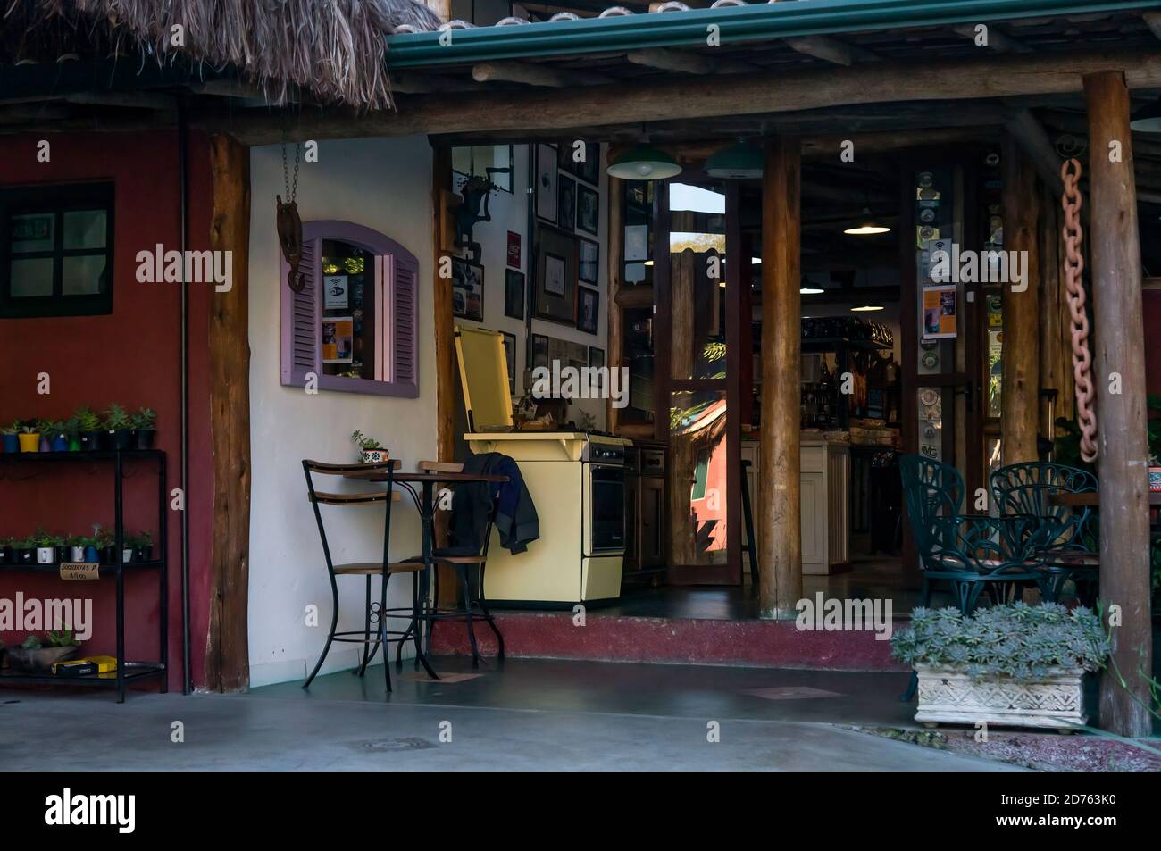 Cafe backdoor hi-res stock photography and images - Alamy