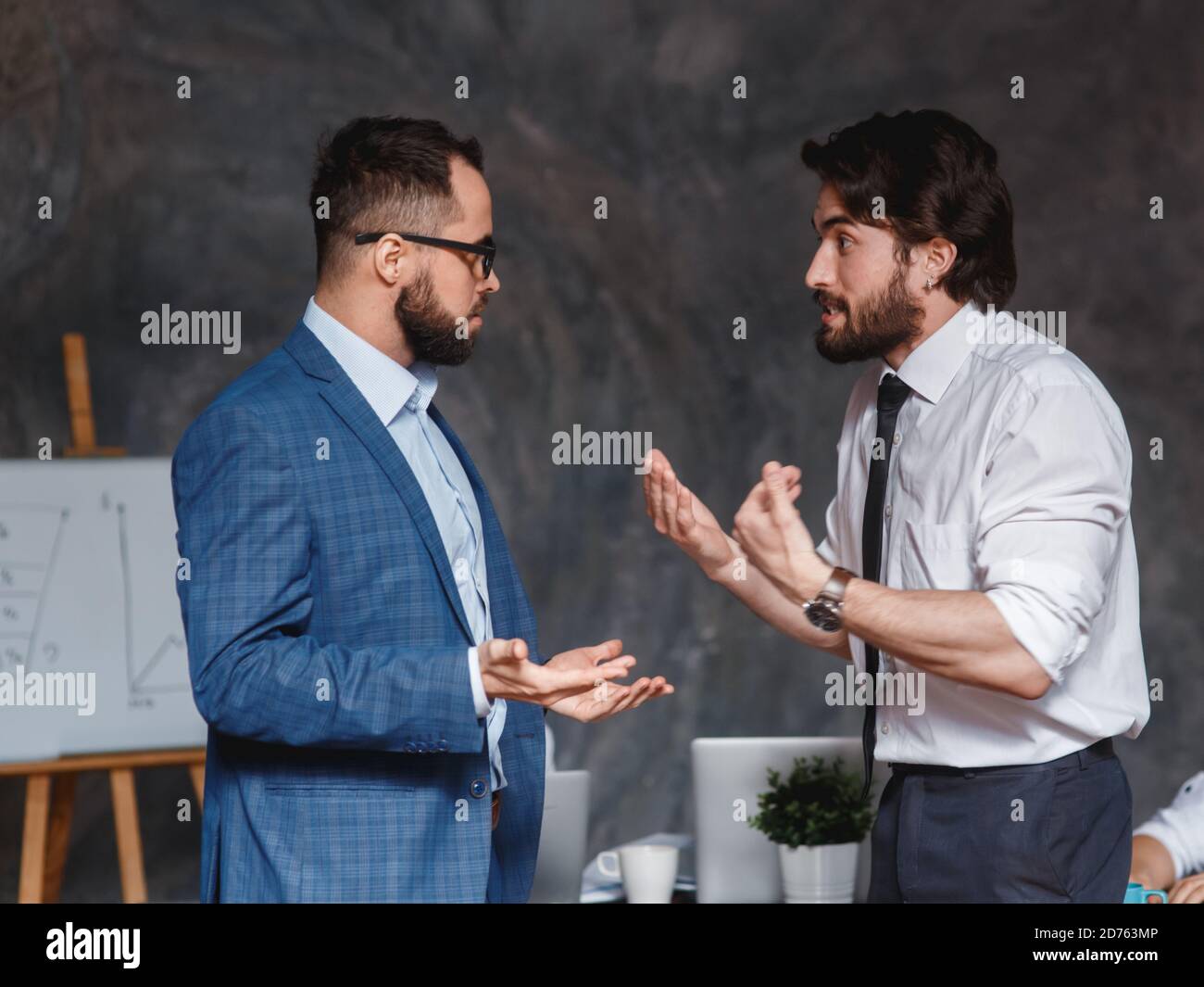 Team meeting arguing each other hi-res stock photography and images - Alamy