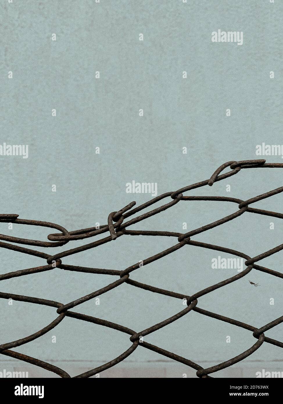 Vertical shot metal mesh hi-res stock photography and images - Alamy