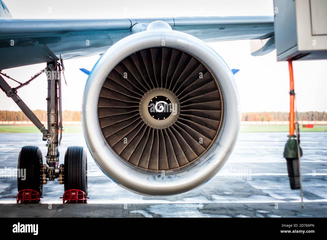 Main landing gear hi-res stock photography and images - Alamy