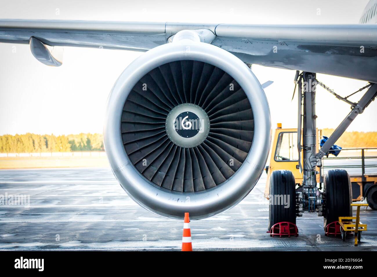 Main landing gear hi-res stock photography and images - Alamy