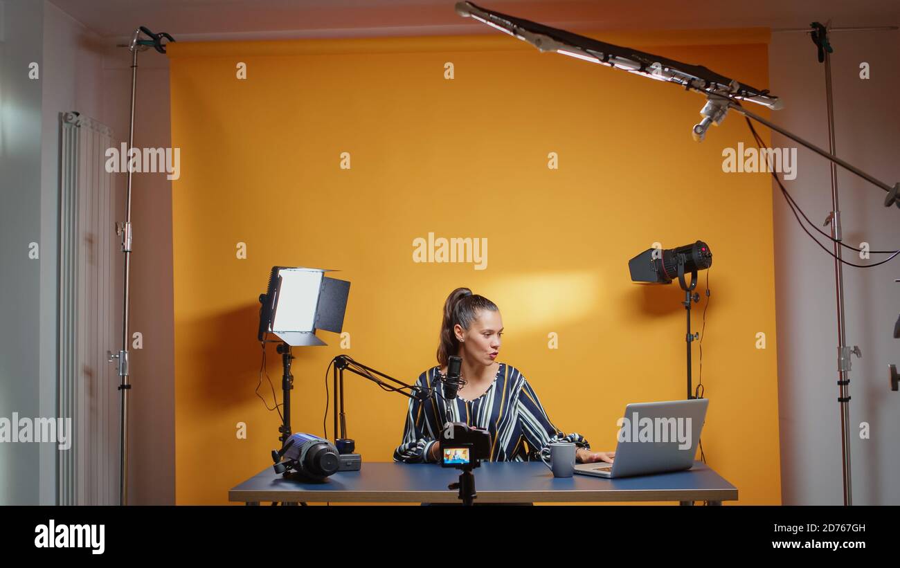 Filming backstage hi-res stock photography and images - Alamy