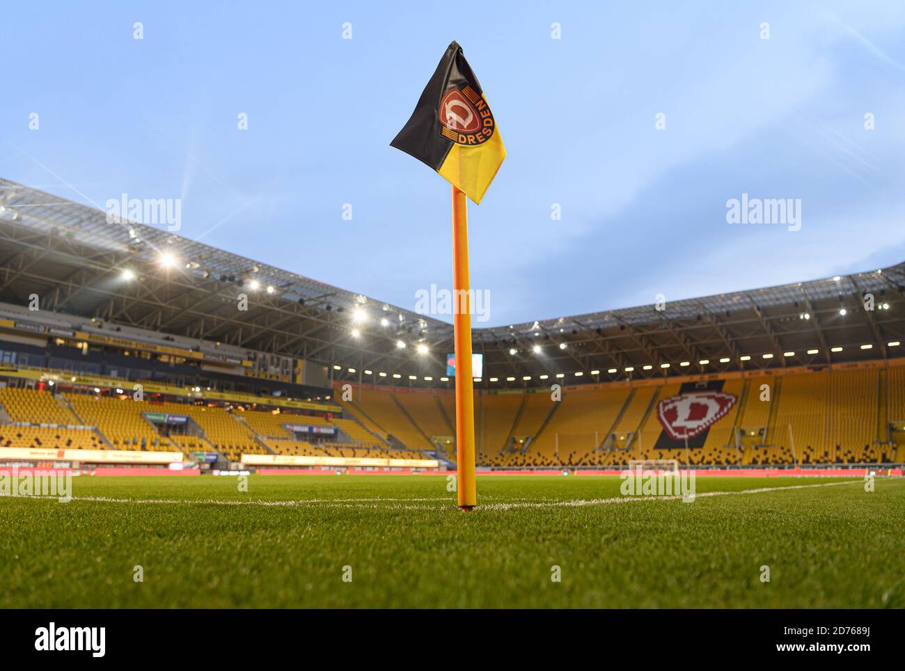 Dresden, Germany. 20th Oct, 2020. Football: 3rd division, SG Dynamo ...