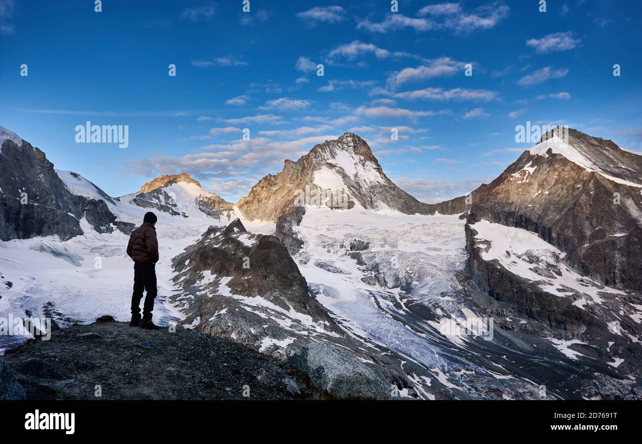 Welcoming tourist hi-res stock photography and images - Alamy