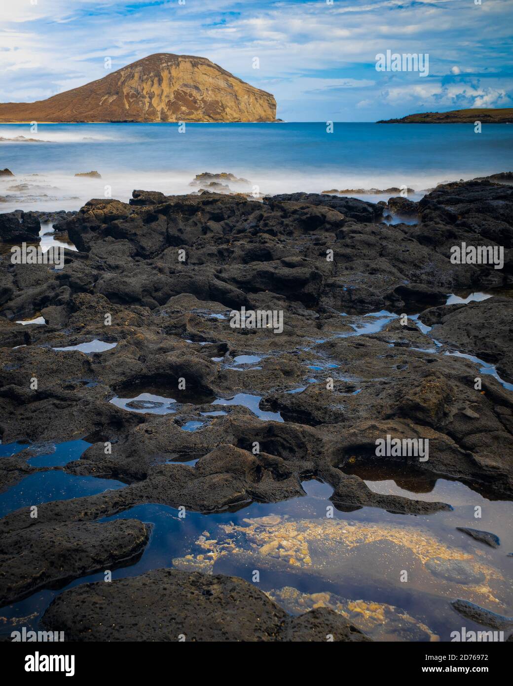 Tide pool lava rocks hi-res stock photography and images - Alamy