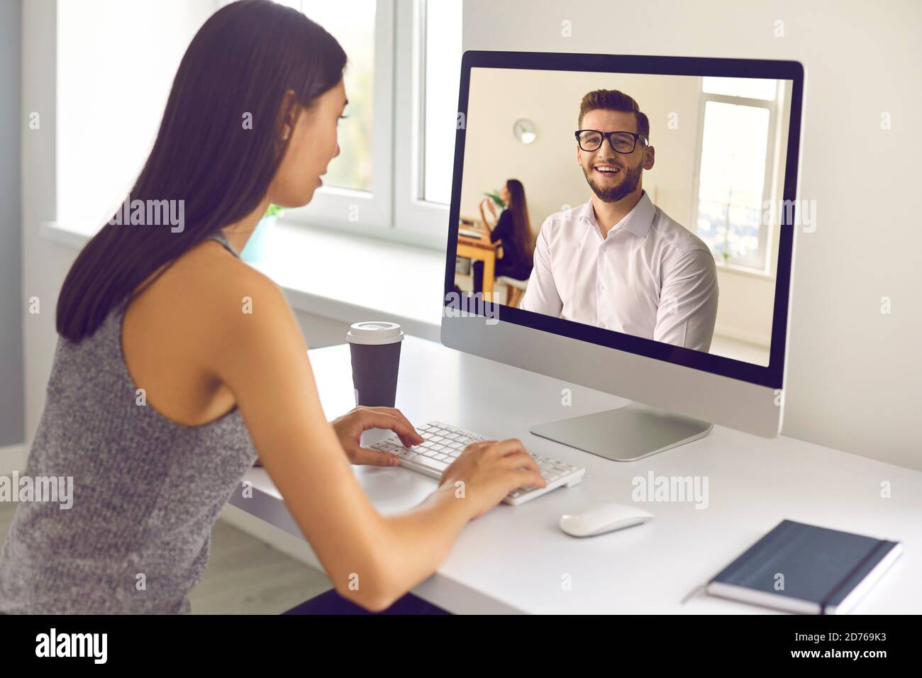 Screen of zoom meeting people hi-res stock photography and images - Alamy