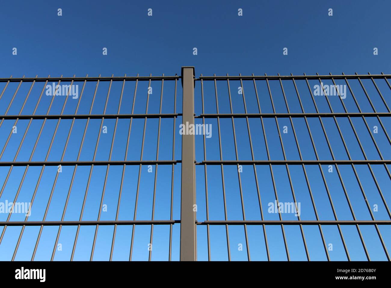 Double bar fence hi-res stock photography and images - Alamy