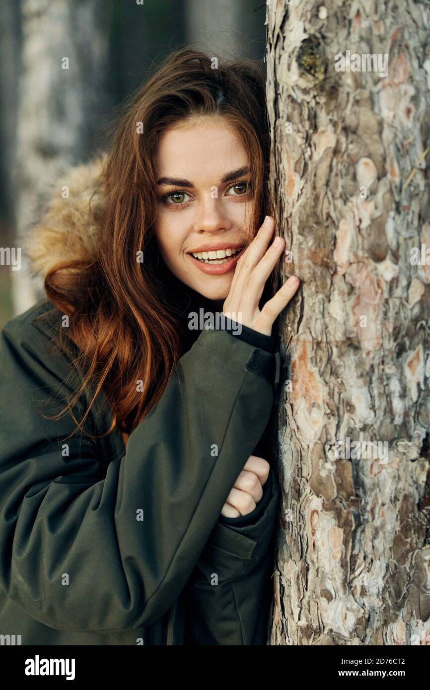 Pretty woman leaned on a tree close-up lifestyle Stock Photo - Alamy