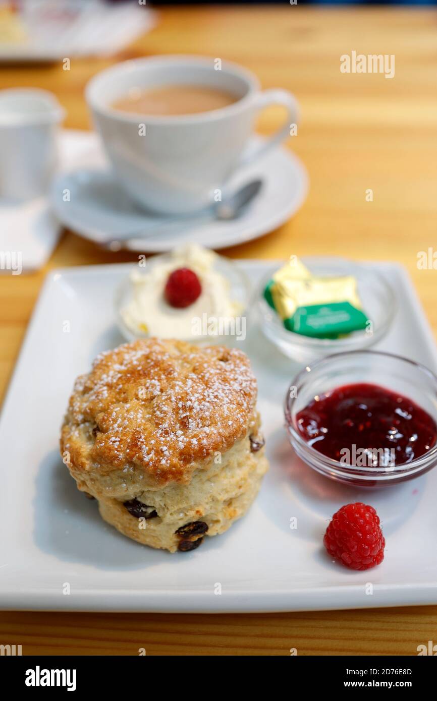 Devonshire clotted cream hi-res stock photography and images - Alamy
