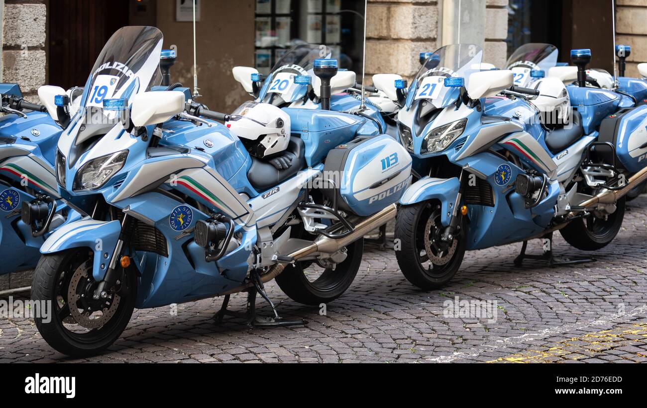 Italian police uniform hi-res stock photography and images - Alamy