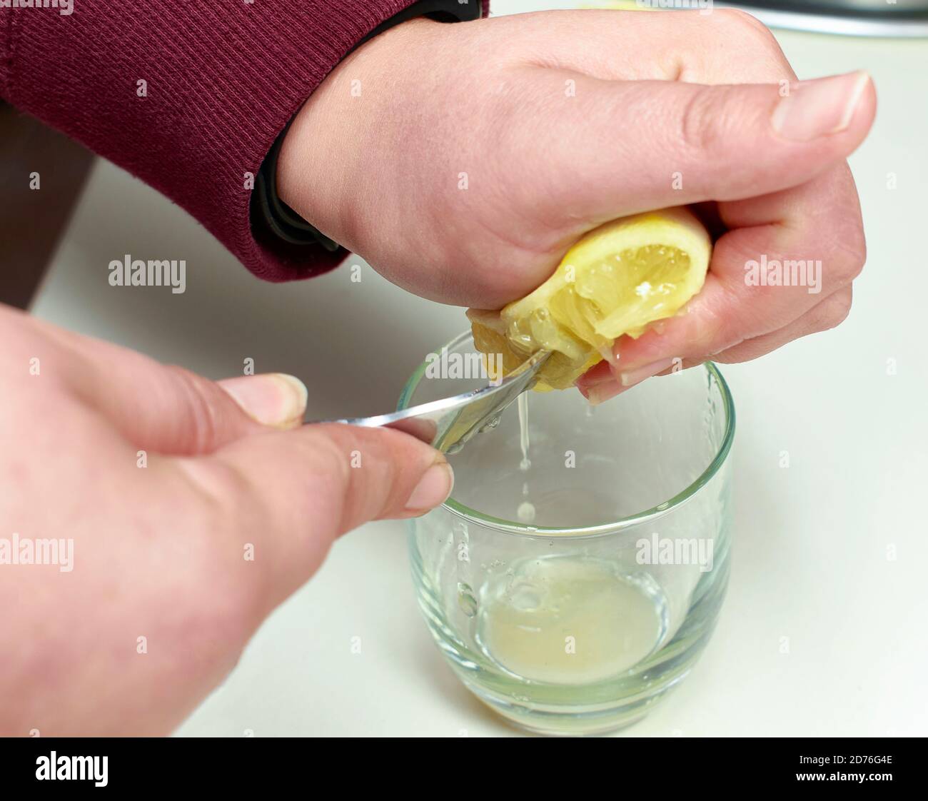Squeeze of the hand hi-res stock photography and images - Alamy
