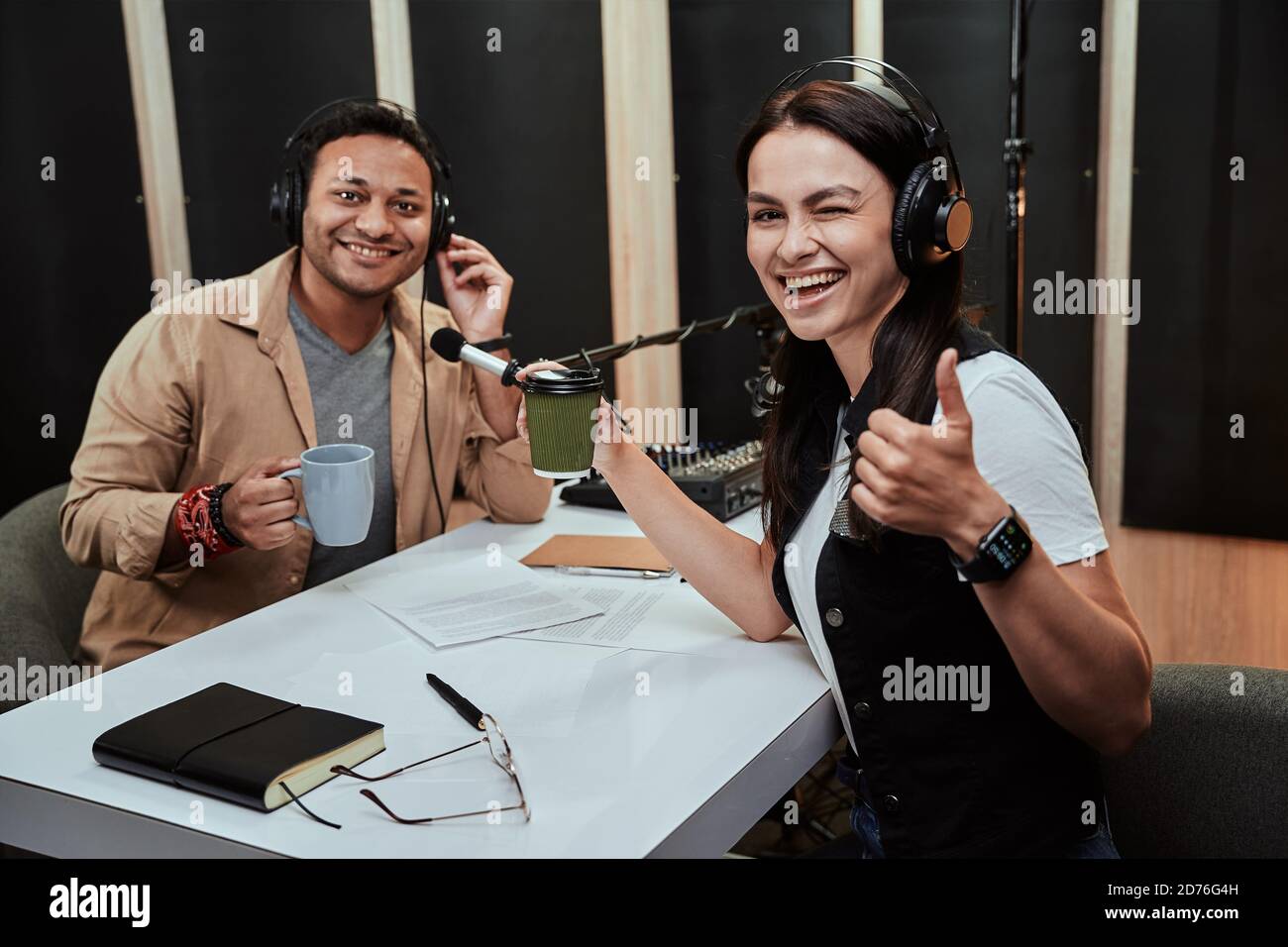 Host camera guest hi-res stock photography and images - Alamy