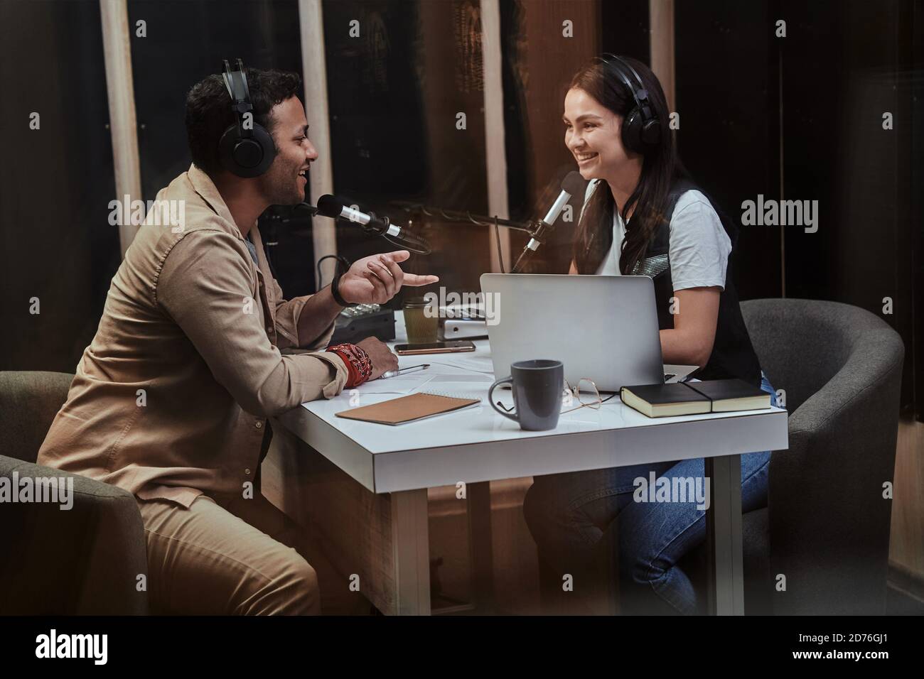 Broadcast broadcasting broadcaster hi-res stock photography and images ...