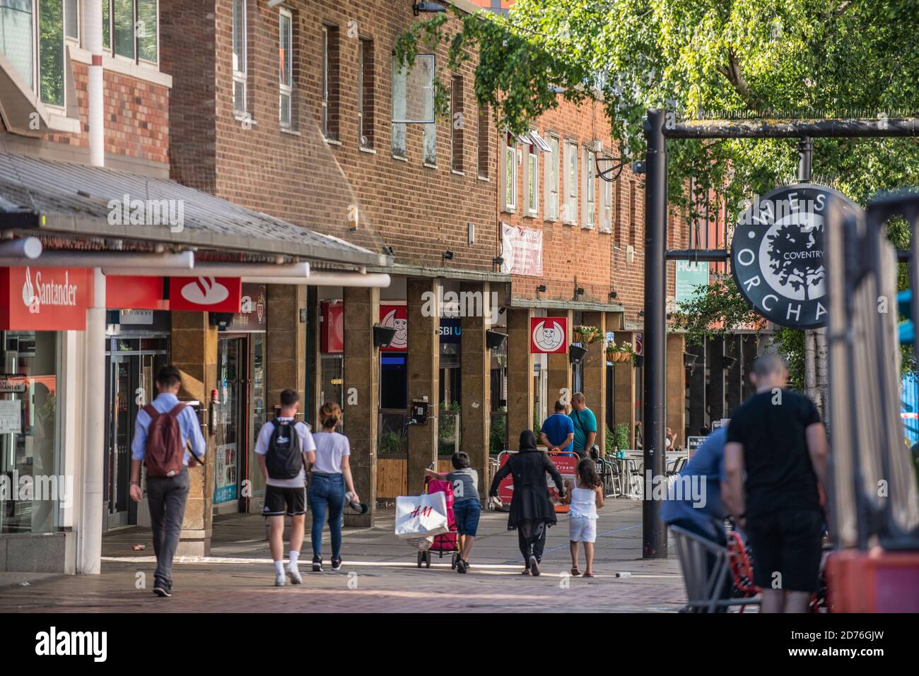 Coventry city precinct shopping centre hi-res stock photography and ...