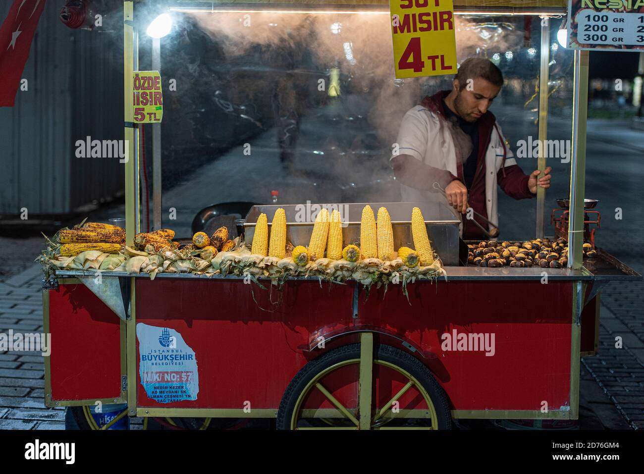 Street food cart istanbul turkey hi-res stock photography and images ...