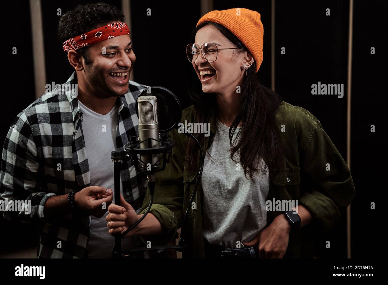 Duet singer hi-res stock photography and images - Alamy