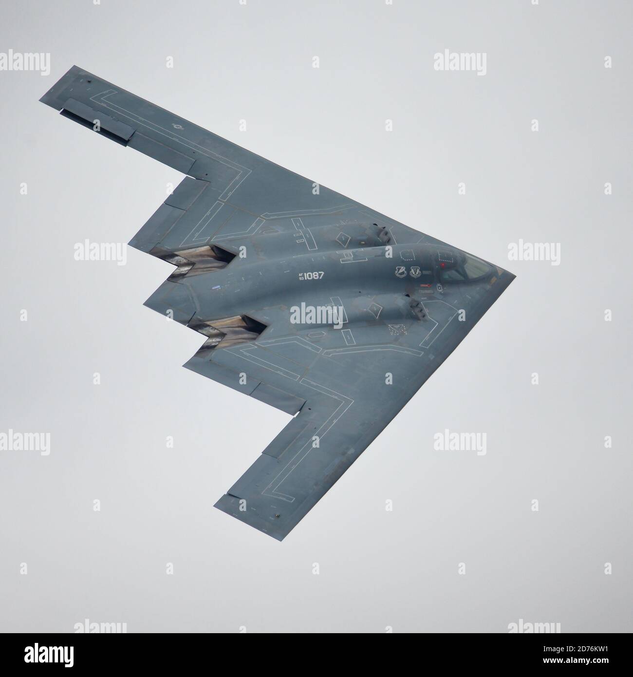 B2 stealth bomber hi-res stock photography and images - Alamy