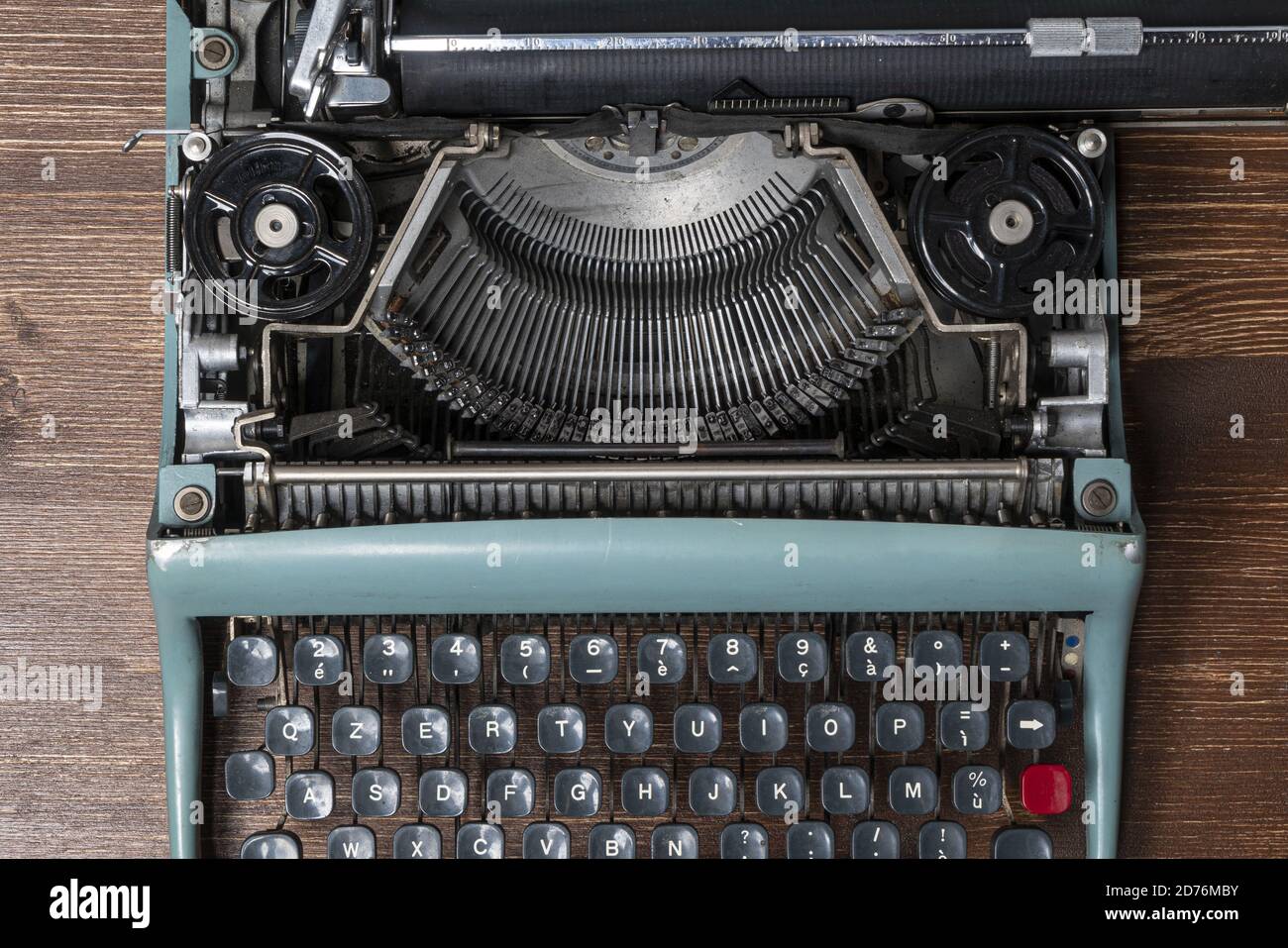 the mechanics of an old typewriter Stock Photo - Alamy