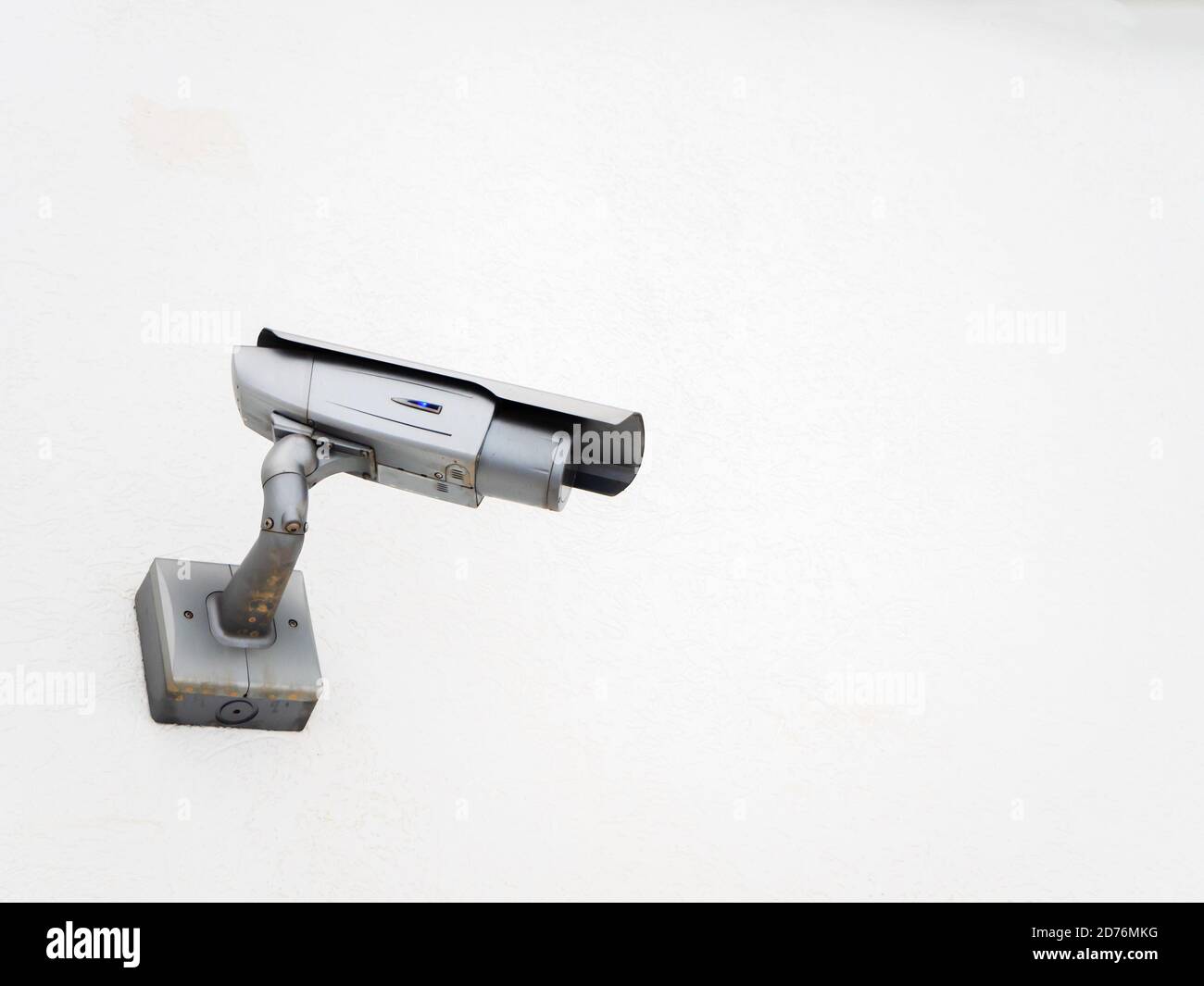 Cctv camera on side building hi-res stock photography and images - Alamy
